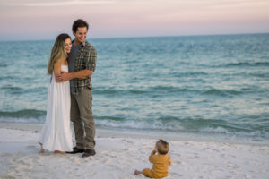 Sunset Pensacola Beach Family Photoshoot - jordanwestphoto.com